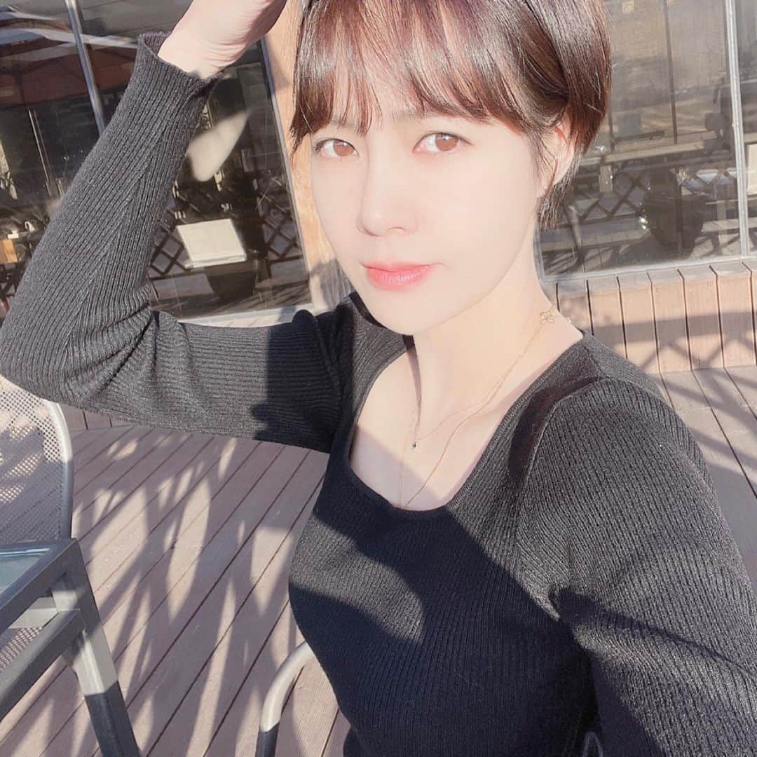 チェ・ユニョンさんのインスタグラム写真 チェ・ユニョンinstagram 「주변 손님들 안계시길래 잠깐 마스크벗고 후다닥 사진찍고