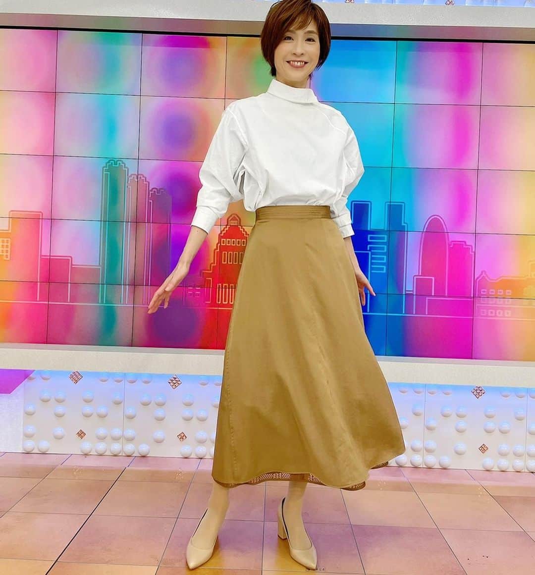 今村涼子さんのインスタグラム写真 - (今村涼子Instagram)「#衣装#ブラウス#ROSIER#スカート #ブルゾン ...