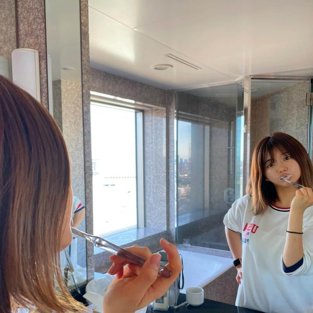 藤田もも（桃咲あや）さんのインスタグラム写真 - (藤田もも（桃咲あや）Instagram)「𖠚໊ ゴシゴシ中... 歯磨きしながらカメラ目線 ...