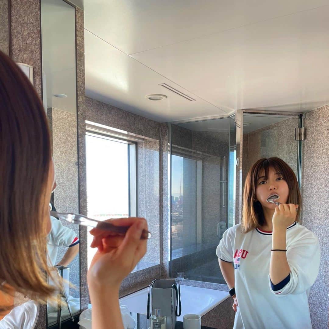 藤田もも（桃咲あや）さんのインスタグラム写真 - (藤田もも（桃咲あや）Instagram)「𖠚໊ ゴシゴシ中... 歯磨きしながらカメラ目線 ...