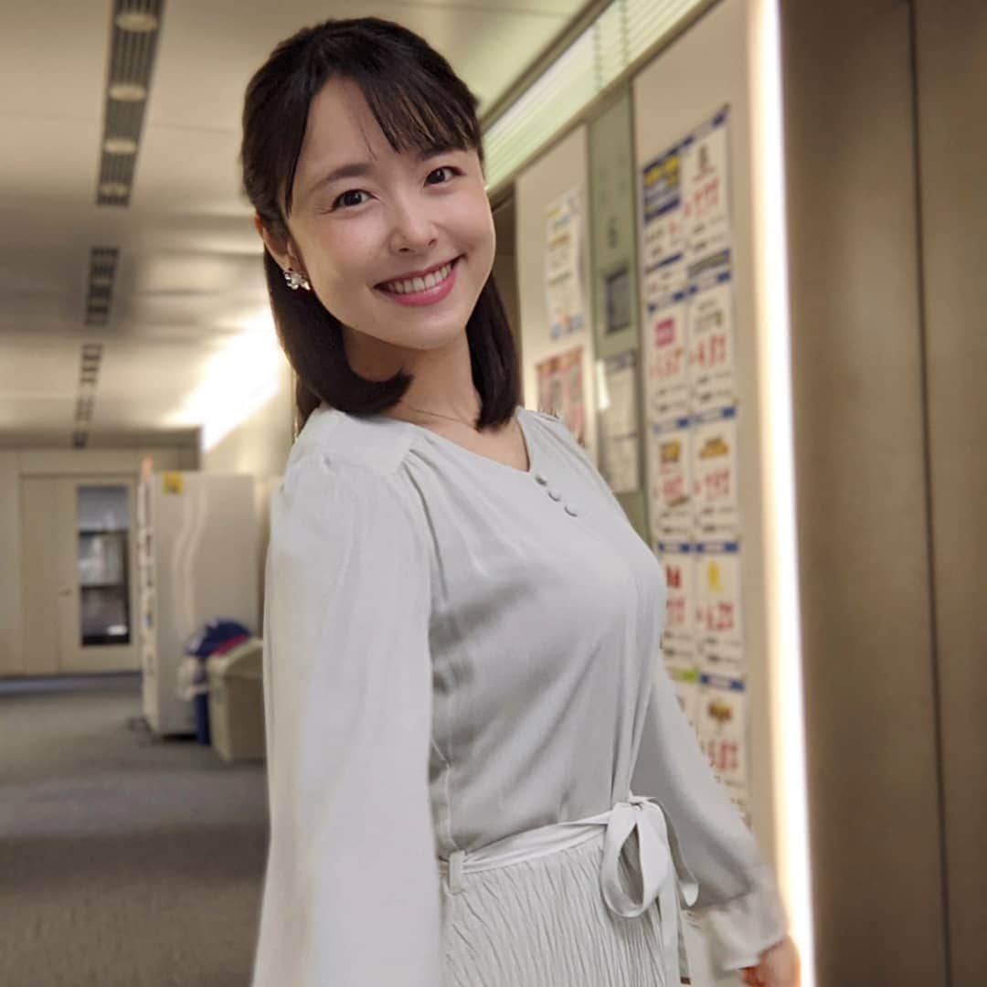 米澤かおりさんのインスタグラム写真 - (米澤かおりInstagram)「. 後呂アナにも褒められたワンピ🙌 👗@mischmasch_official #日本テレビ #日テレ #後呂有紗 ...