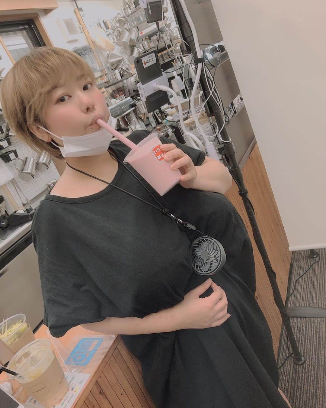 風子さんのインスタグラム写真 - (風子Instagram)「渋谷にある飲料研究室に行ってきたよ🥤 ドリンクのセレクトショップ🥤 店に入るには ...