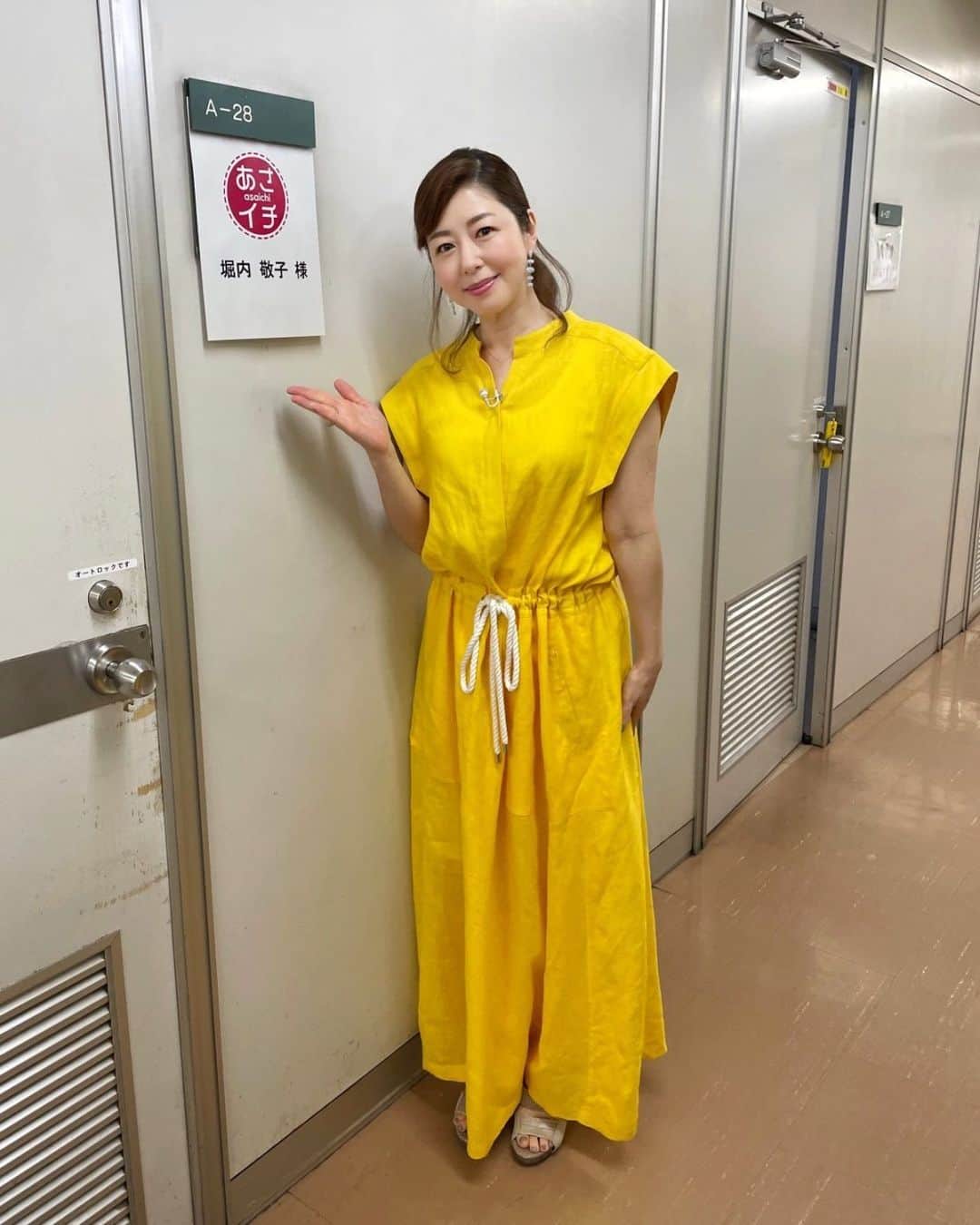堀内敬子さんのインスタグラム写真 堀内敬子instagram 「あさイチありがとうございました😊 明るいワンピースにピアス 素敵なヘア