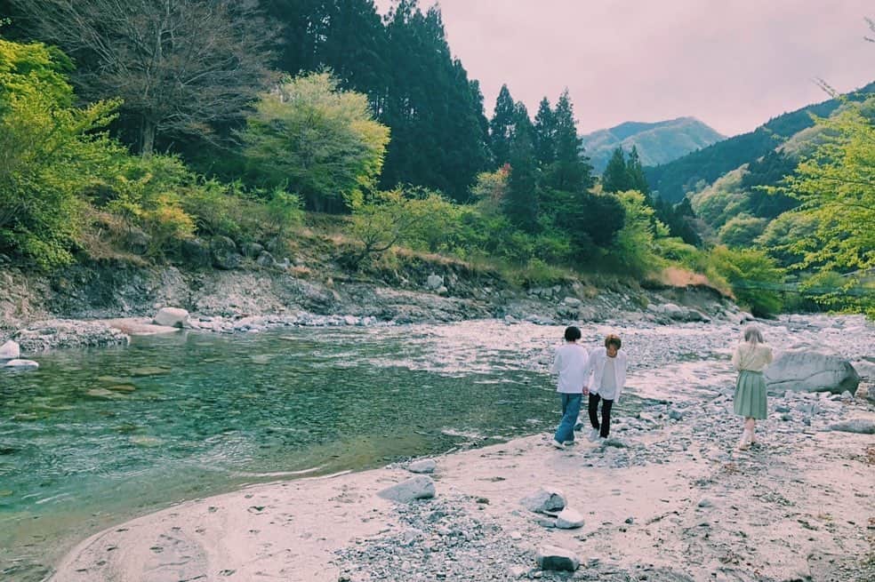 森愁斗さんのインスタグラム写真 - (森愁斗Instagram)「6月2日0:00〜mihoro*さんのYouTubeにて 「分かり合えないよ」のMVがプレミア公開されます！☺️ 僕たち森兄弟 ...