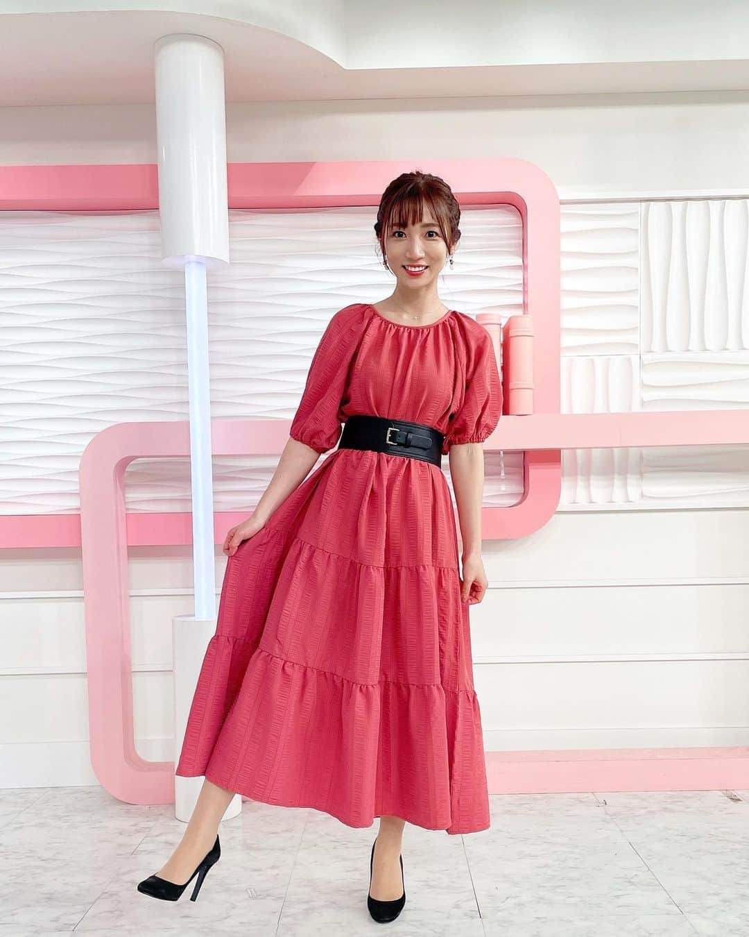 内田敦子さんのインスタグラム写真 - (内田敦子Instagram)「⁡ ⁡ ⁡ Oha!4衣装です！ この週はスタジオのお花が向日葵で 夏感満載でした🌻 ⁡ #oha4 #衣装 ...