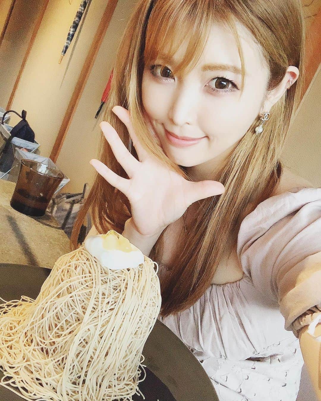 新村あかりさんのインスタグラム写真 新村あかりinstagram 「モンブランめっちゃ美味しかった🥺💓 そして明日は大阪でdvdの
