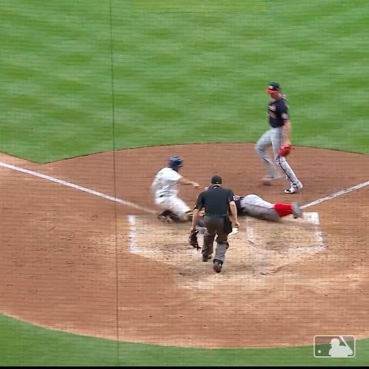 MLBさんのインスタグラム写真 - (MLBInstagram)「Tagging up on a pop up to the first ...