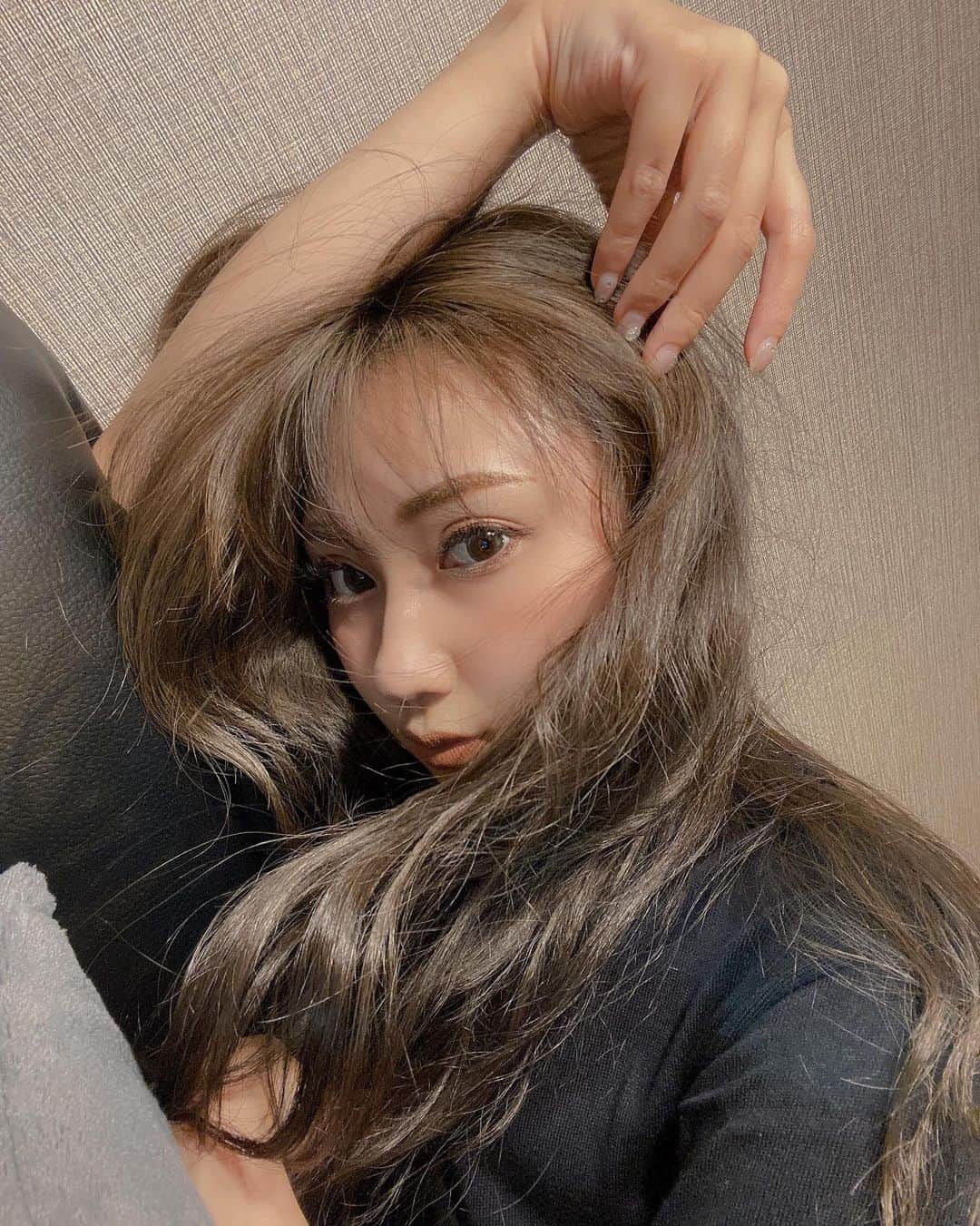 Yumikaさんのインスタグラム写真 Yumikainstagram 「今日一歩も外出てないから 暇でスタメン外れたコスメ使って 遊んで