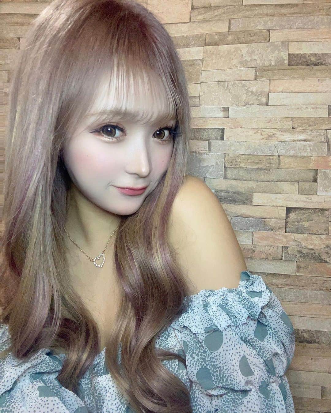 松田聖菜さんのインスタグラム写真 - (松田聖菜Instagram)「NEWーカラー😈💜 トーンダウンしてピンクブラウンにしてもらったよ👾😈 ...