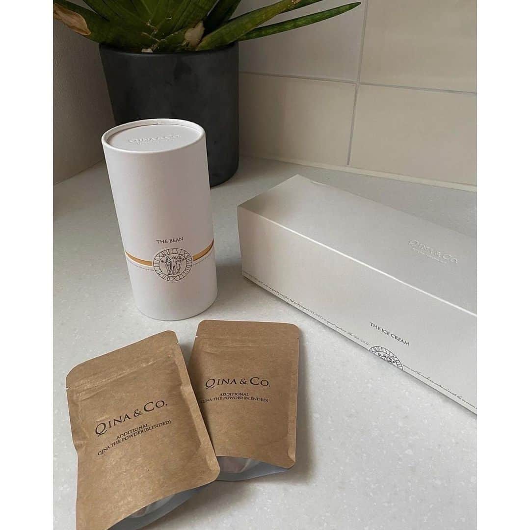 松本恵奈さんのインスタグラム写真 - (松本恵奈Instagram)「QINA&Co.のお菓子、アイス⚪️ 100%北海道産の大豆と黒大豆を使っていて、大豆と黒大豆を黄金比で混ぜ合わせて作って ...