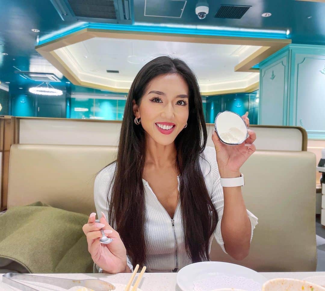 Azusaさんのインスタグラム写真 - (AzusaInstagram)「あずささん、お菓子とか食べるんですか？！😳ってよく驚かれますが、オフ ...