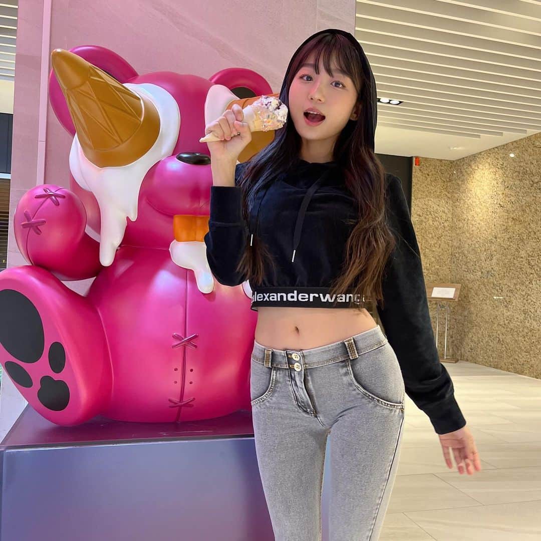 ピョ・ウンジさんのインスタグラム写真 - (ピョ・ウンジInstagram)「Youtube livestream tonight🤍 at ...