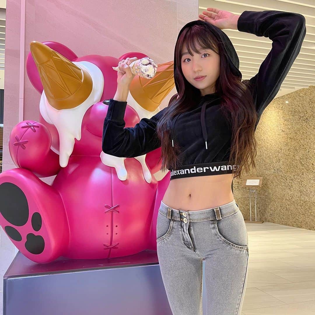 ピョ・ウンジさんのインスタグラム写真 - (ピョ・ウンジInstagram)「Youtube livestream tonight🤍 at ...