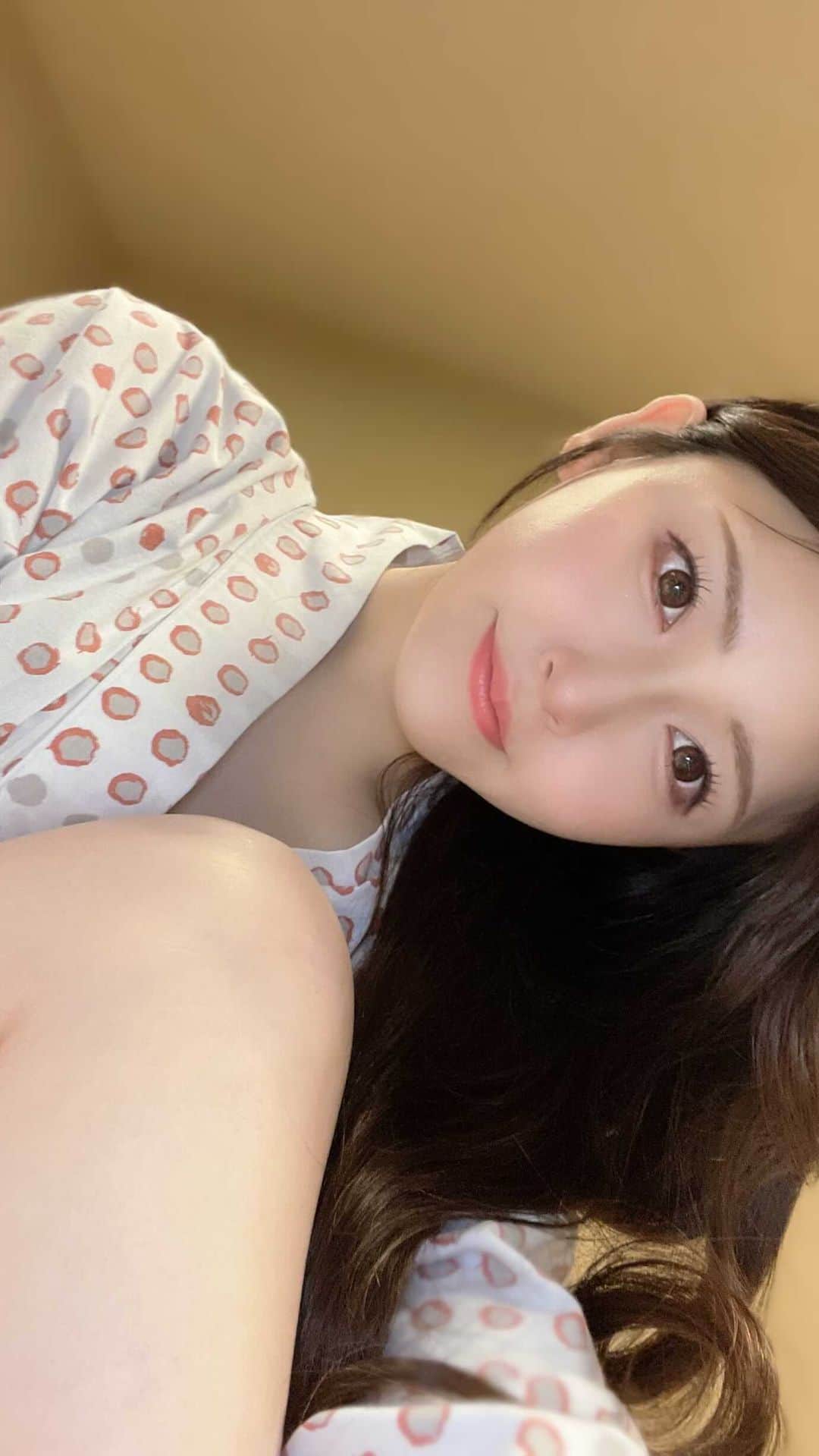 Rinkaさんのインスタグラム動画 Rinkainstagram 「女三人で温泉🧖🏻‍♀️♨️ しゃべり倒した後に それぞれ自由に