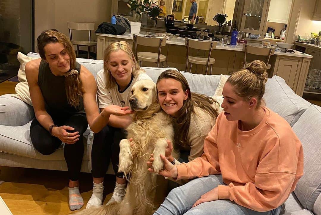 マデリン・グローヴスさんのインスタグラム写真 - (マデリン・グローヴスInstagram)「Yay I’m finally back in ...