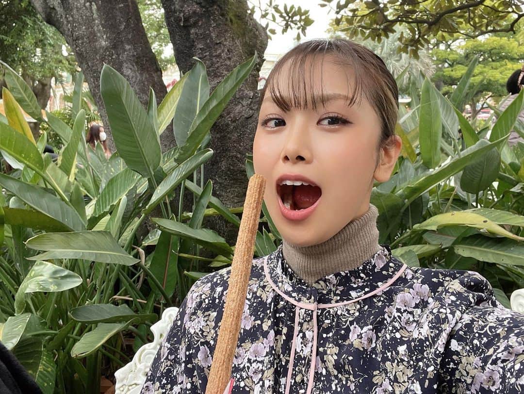 松田リマさんのインスタグラム写真 - (松田リマInstagram)「. テーマ：ジャングルでタピオカとチュロス手に入れた20代女性」12月 ...