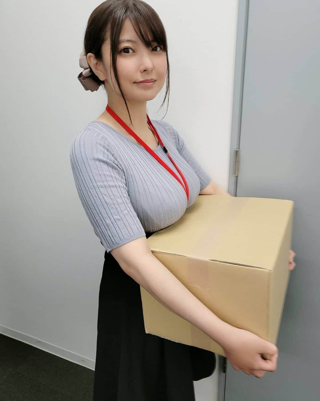花井美理さんのインスタグラム写真 花井美理instagram 「初めてダンボールになりたいと思った 花井美理 Mirihanai