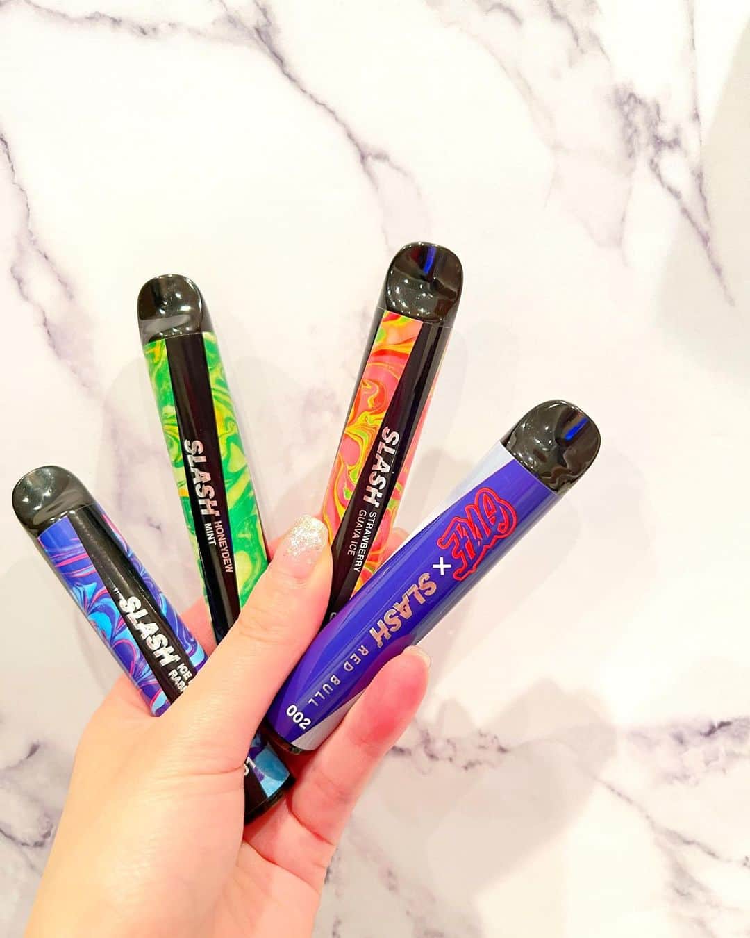 新藤まなみさんのインスタグラム写真 - (新藤まなみInstagram)「⁡ ⁡ @slash_vape_official ⁡ から、新作が出たよー💭🧡 strawberry guava ...