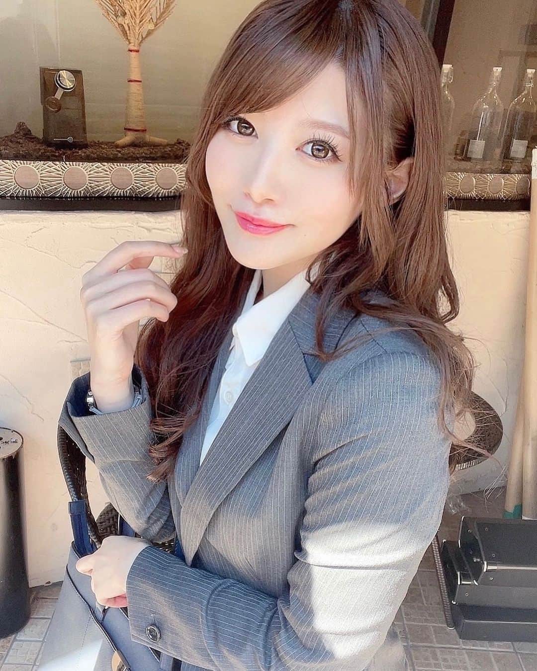 相沢みなみさんのインスタグラム写真 相沢みなみinstagram 「 新作出たよ ︎ 『出張先が記録的豪雨で 童貞部下と突然相部屋に