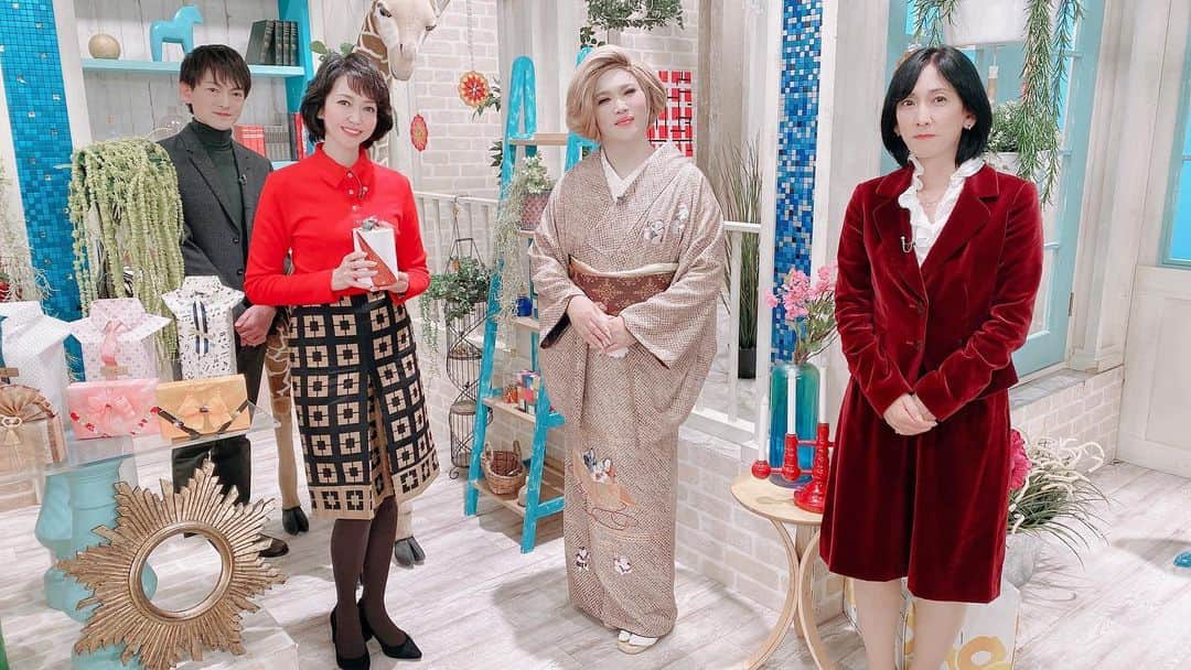 IKKO【公式】さんのインスタグラム写真 - (IKKO【公式】Instagram)「1月、NHKの賀来千香子さんの番組に呼んで頂いた時の写真〜 ️ ️ ️ とても気遣いの優しい賀来さんが素敵 ...