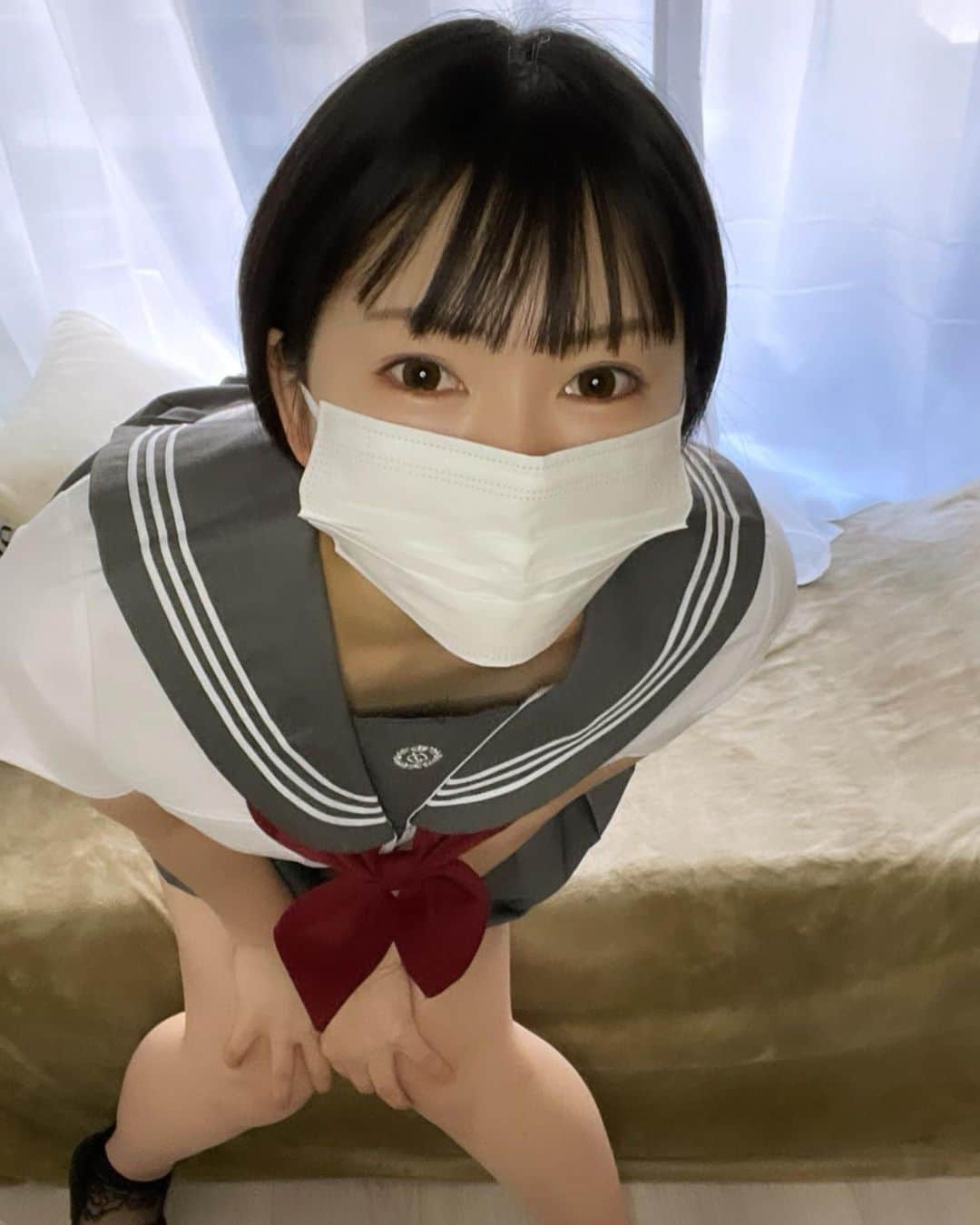 丸の内OLレイナ（美容）さんのインスタグラム写真 - (丸の内OLレイナ（美容）Instagram)「学生時代に付き合った人数 1人だったなぁ😴… #恋愛遍歴片手で収まる #コスプレ #制服 ...