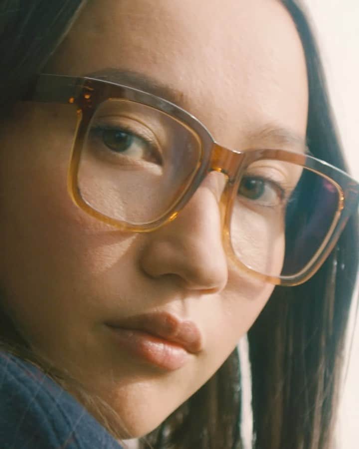 JINSさんのインスタグラム動画 - (JINSInstagram)「Vika in our Airframe Bold Oversized U154 frames. Explore more ...