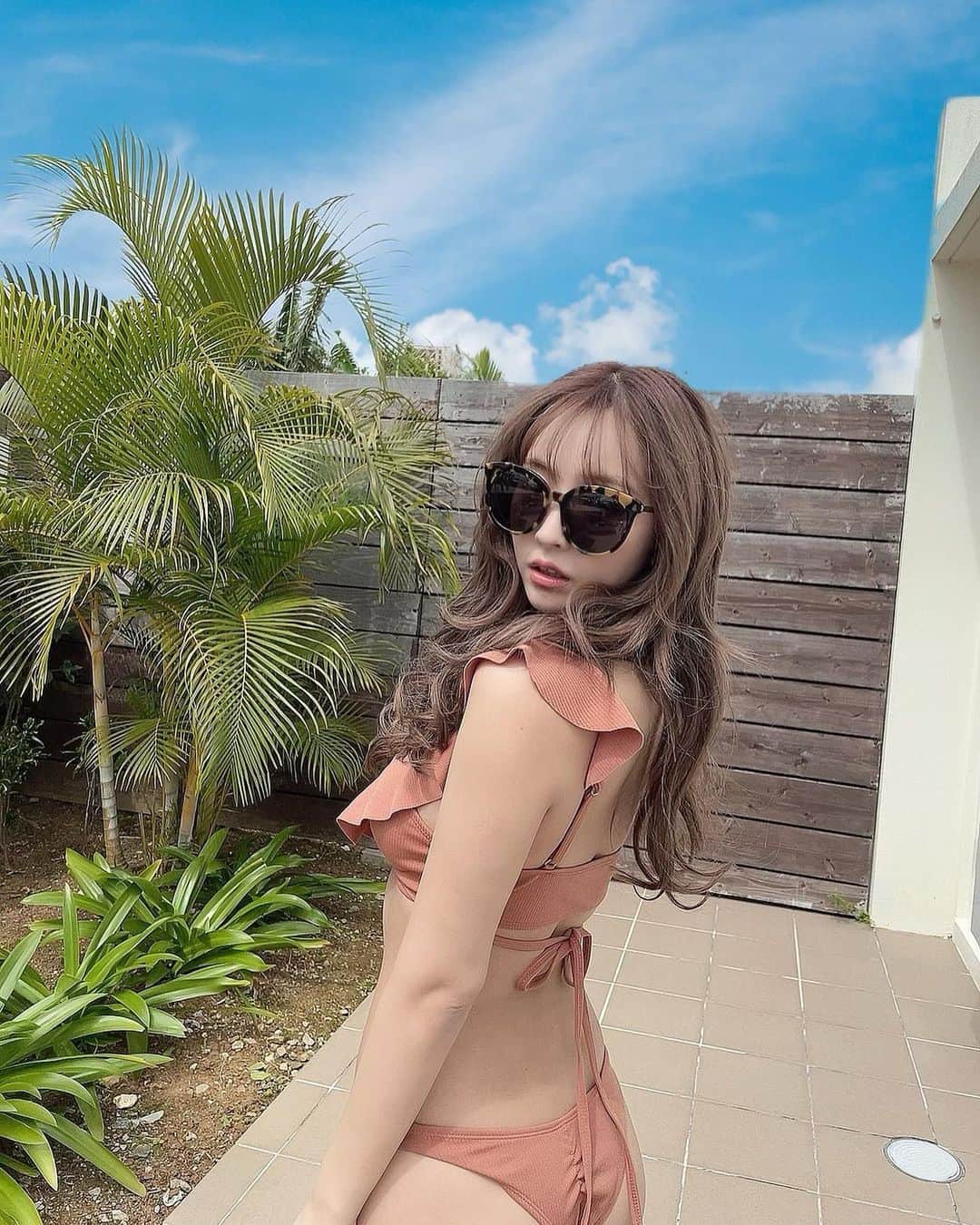 三上悠亜さんのインスタグラム写真 三上悠亜instagram 「沖縄でのvlog Youtubeにあっぷしました🏝💙」4月16日 0時