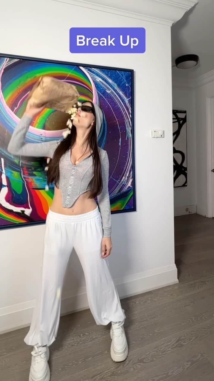 Azzyさんのインスタグラム動画 - (AzzyInstagram)「Relationship Stages as Outfits 👗👠👙」4 ...