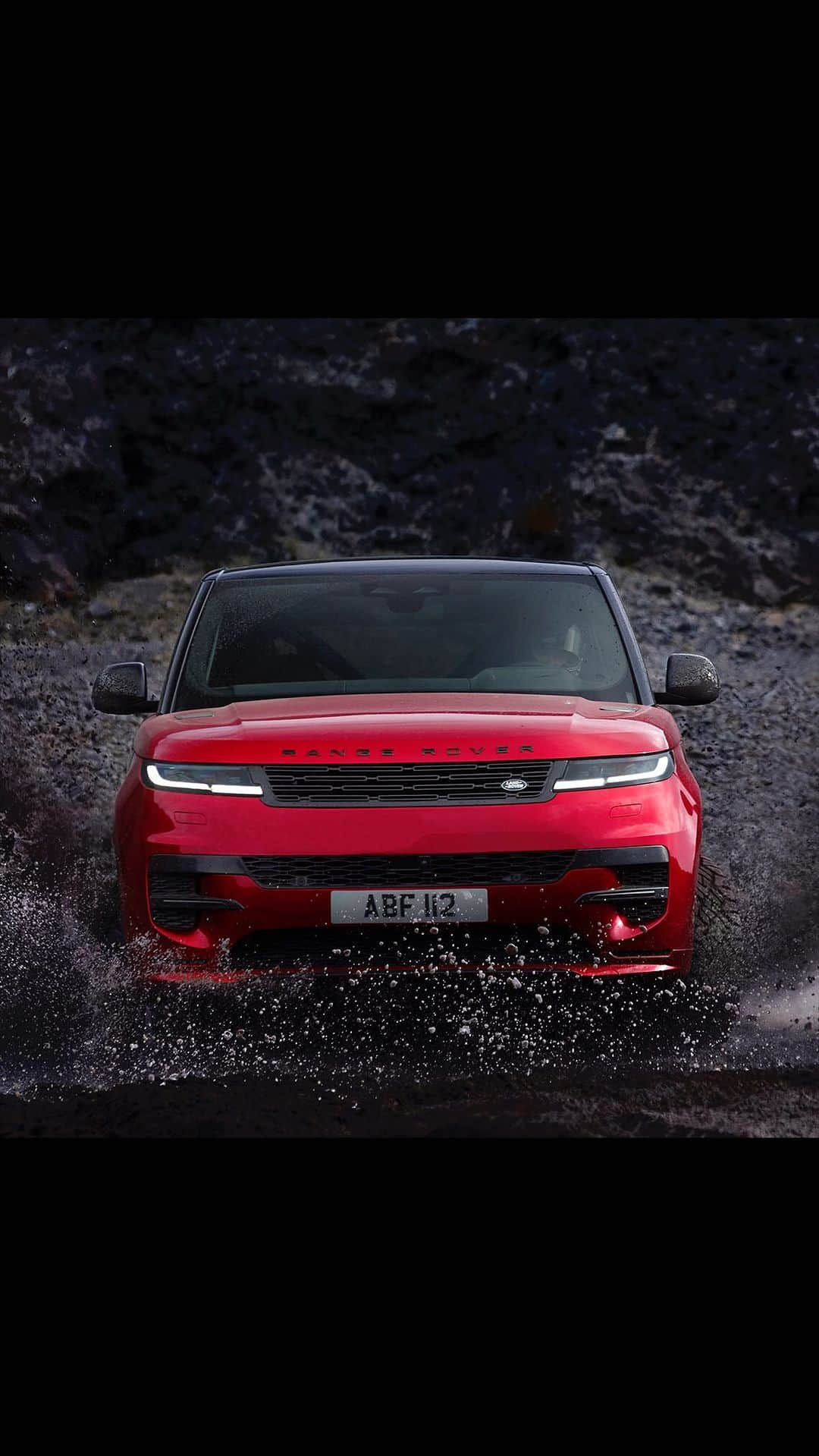 Land Roverさんのインスタグラム動画 - (Land RoverInstagram)「The first Electric ...