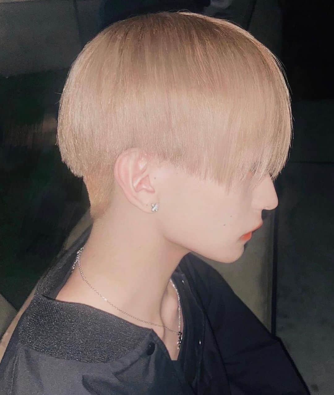 齋藤正太さんのインスタグラム写真 - (齋藤正太Instagram)「@kzi_iaz new hair 前下がりショート フロントスタイルも サイドスタイルも決まる 1or2or3 ...