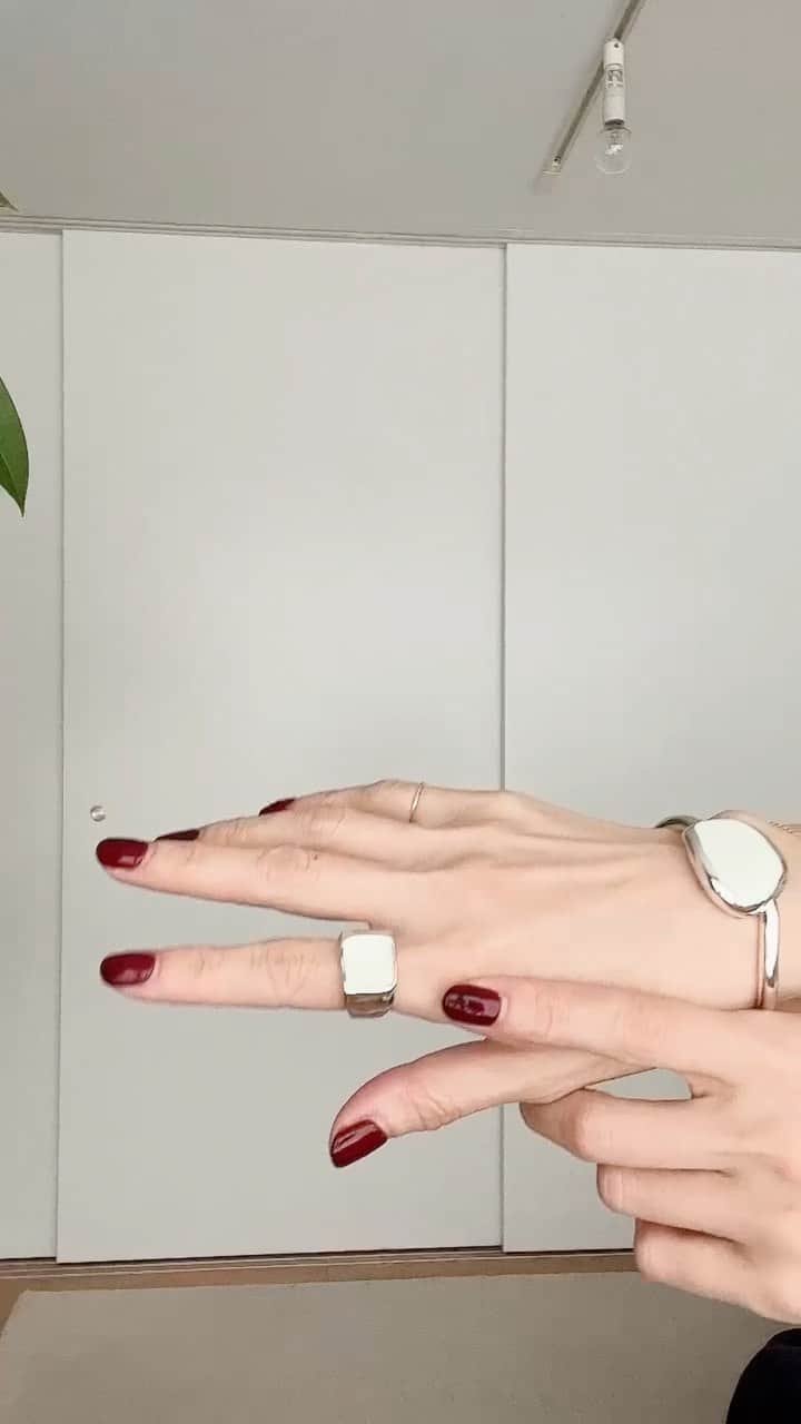 chieko6さんのインスタグラム動画 - (chieko6Instagram)「5/26より展開START 新作ご紹介動画③Lulu bangle/ring ⚫︎大阪ポップアップにて先行販売 ...