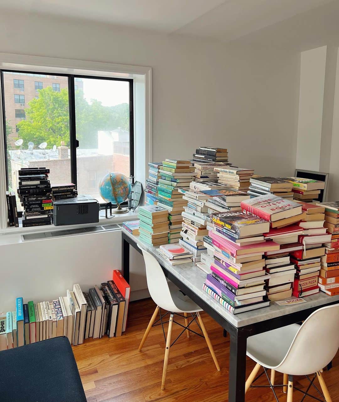 Reed Reederさんのインスタグラム写真 - (Reed ReederInstagram)「📚📚📚」6月4日 5時29分 ...