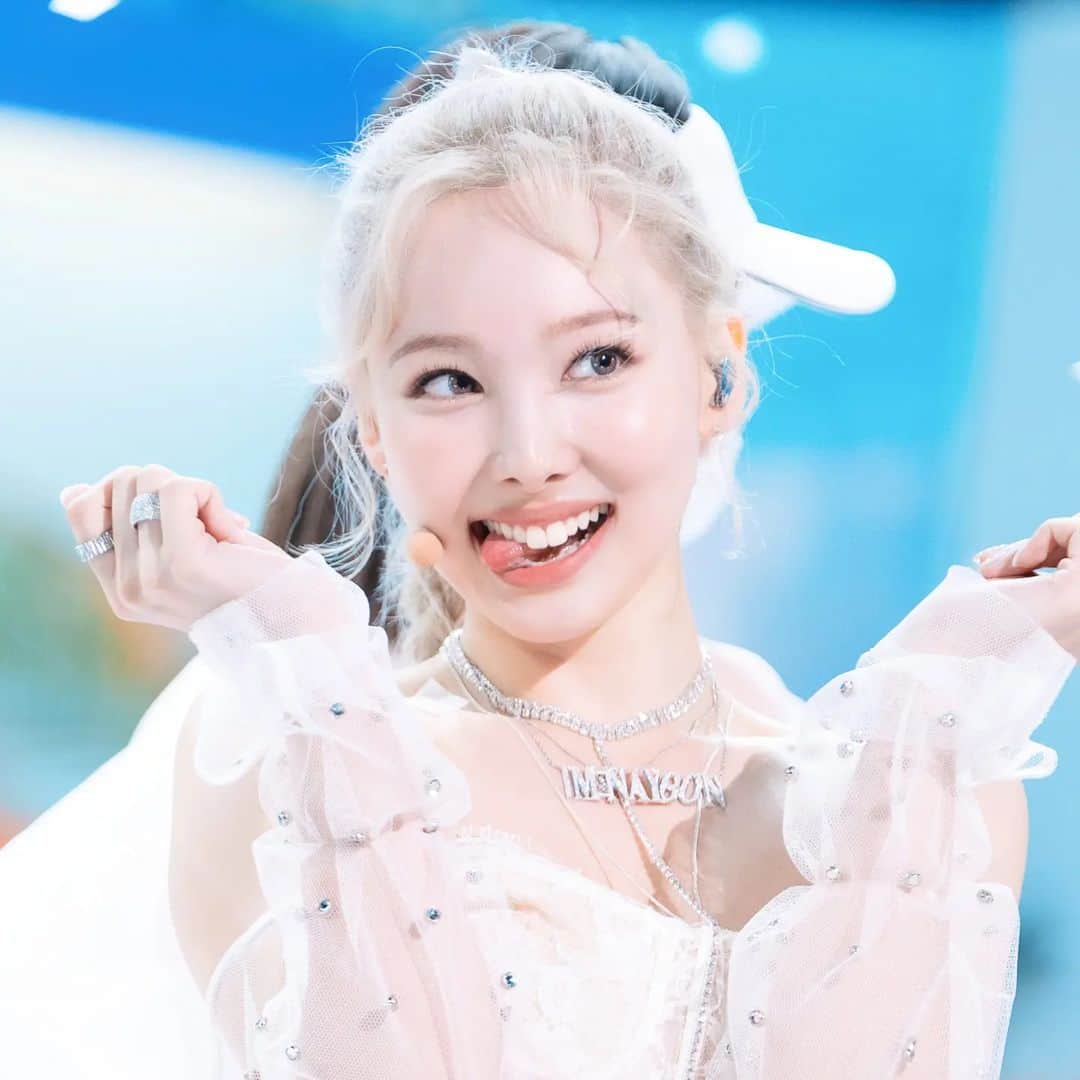 ナヨンさんのインスタグラム写真 ナヨンinstagram「♪ © Sbs Inkigayo ↬nayeon Twice 나연 트와이스 ♡」6月27日 19時56分