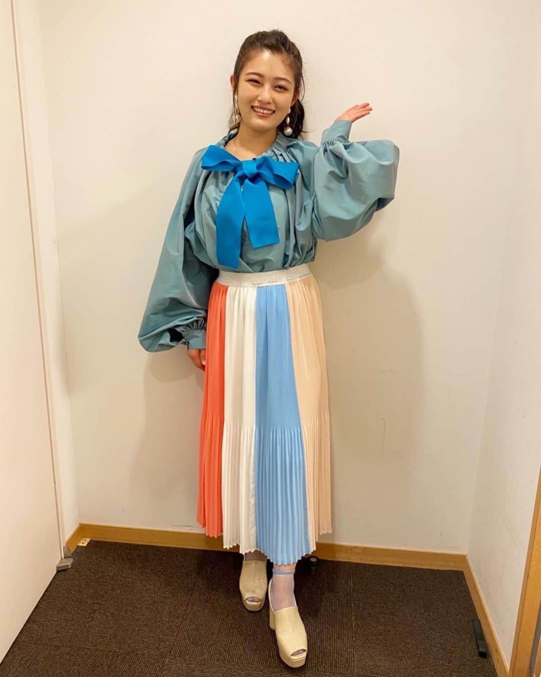 井上咲楽さんのインスタグラム写真 井上咲楽instagram 「「新婚さんいらっしゃい！」の衣装です🌸 【6 19 O A分】 Tops