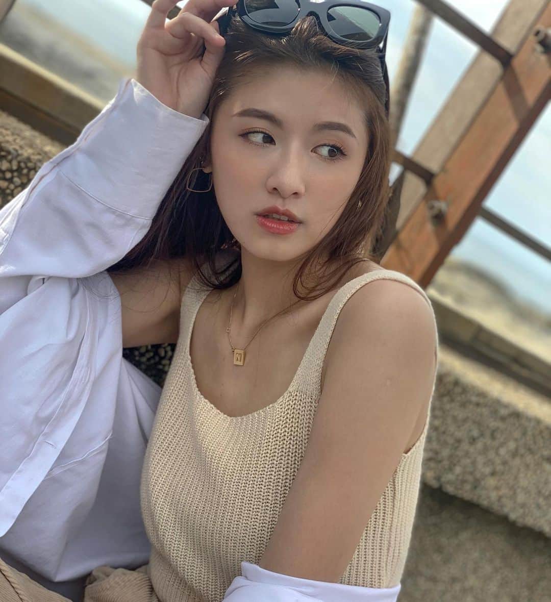 NueNueさんのインスタグラム写真 - (NueNueInstagram)「好喜歡夏天的日照時間變長 但可不可以不要那麼熱呢🥲 · · @gabi___517 這位攝影師很得意自己的作品 😂 ...