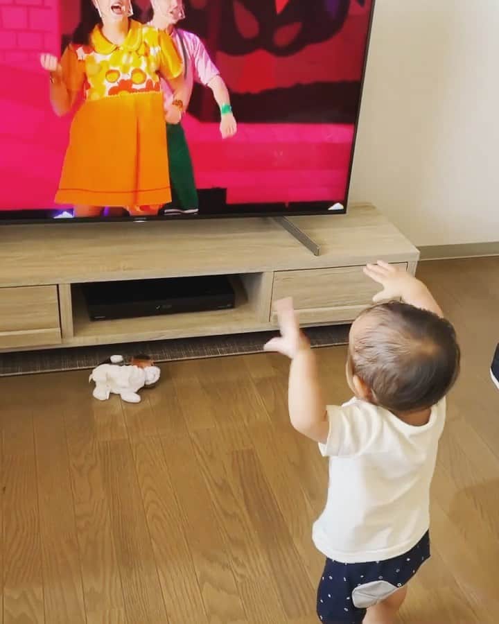 World Family Clubさんのインスタグラム動画 - (World Family ClubInstagram)「@4m_start.dwe すごく上手に踊れるようになってきた息子💃🕺 ...