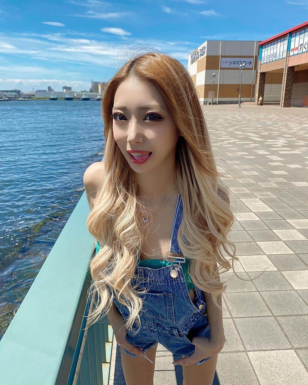 あおぽんさんのインスタグラム写真 あおぽんinstagram 「・ ・ ・鬼暑いー🫠 ・ ・今日も皆様お仕事お疲れ様です ️