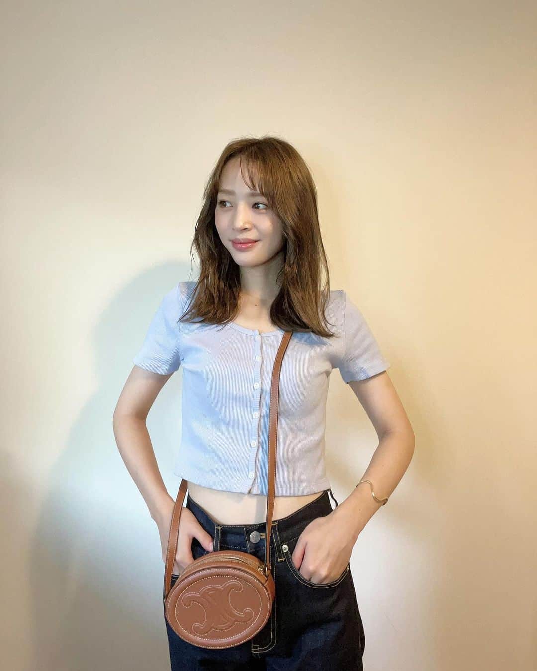 神部美咲さんのインスタグラム写真 神部美咲instagram 「ここだけの話、 髪切りました、ちょっと🤏 だれにも気づかれない🤣🤣🤣