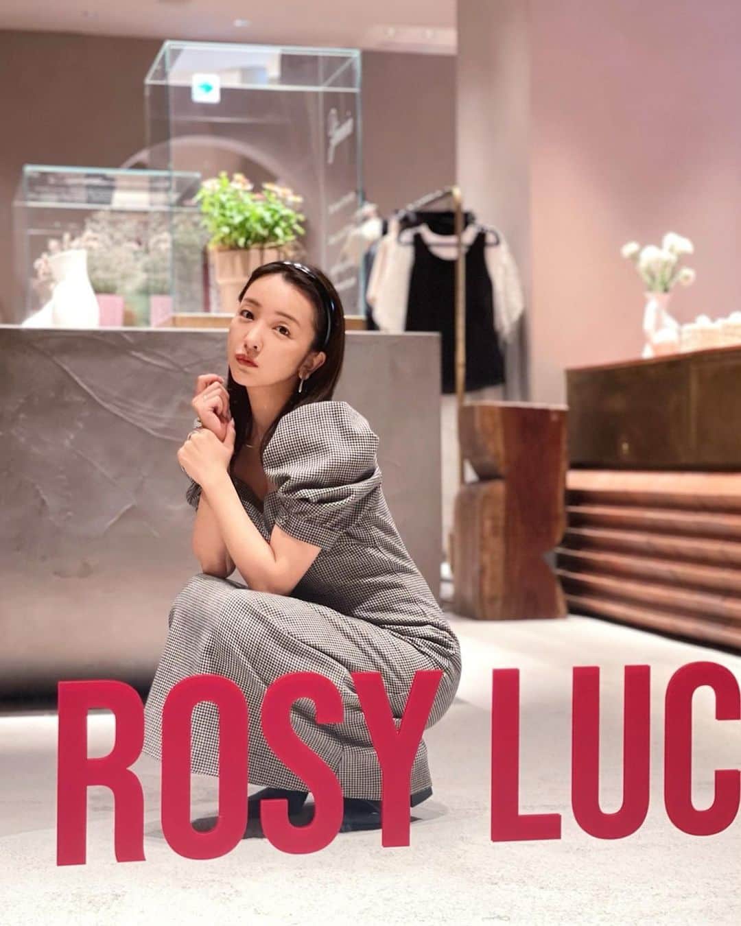 板野友美さんのインスタグラム写真 - (板野友美Instagram)「🥀 【𝐑𝐨𝐬𝐲 𝐥𝐮𝐜𝐞】 SECRET SHOP The beginning of the story -Chapter ...