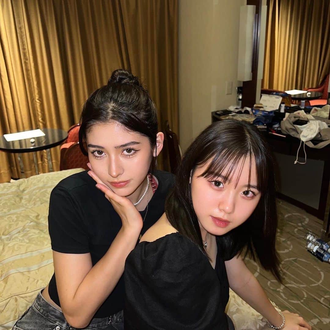 新音さんのインスタグラム写真 - (新音Instagram)「ignore the mess in the back💀」8月18日 20時47 ...