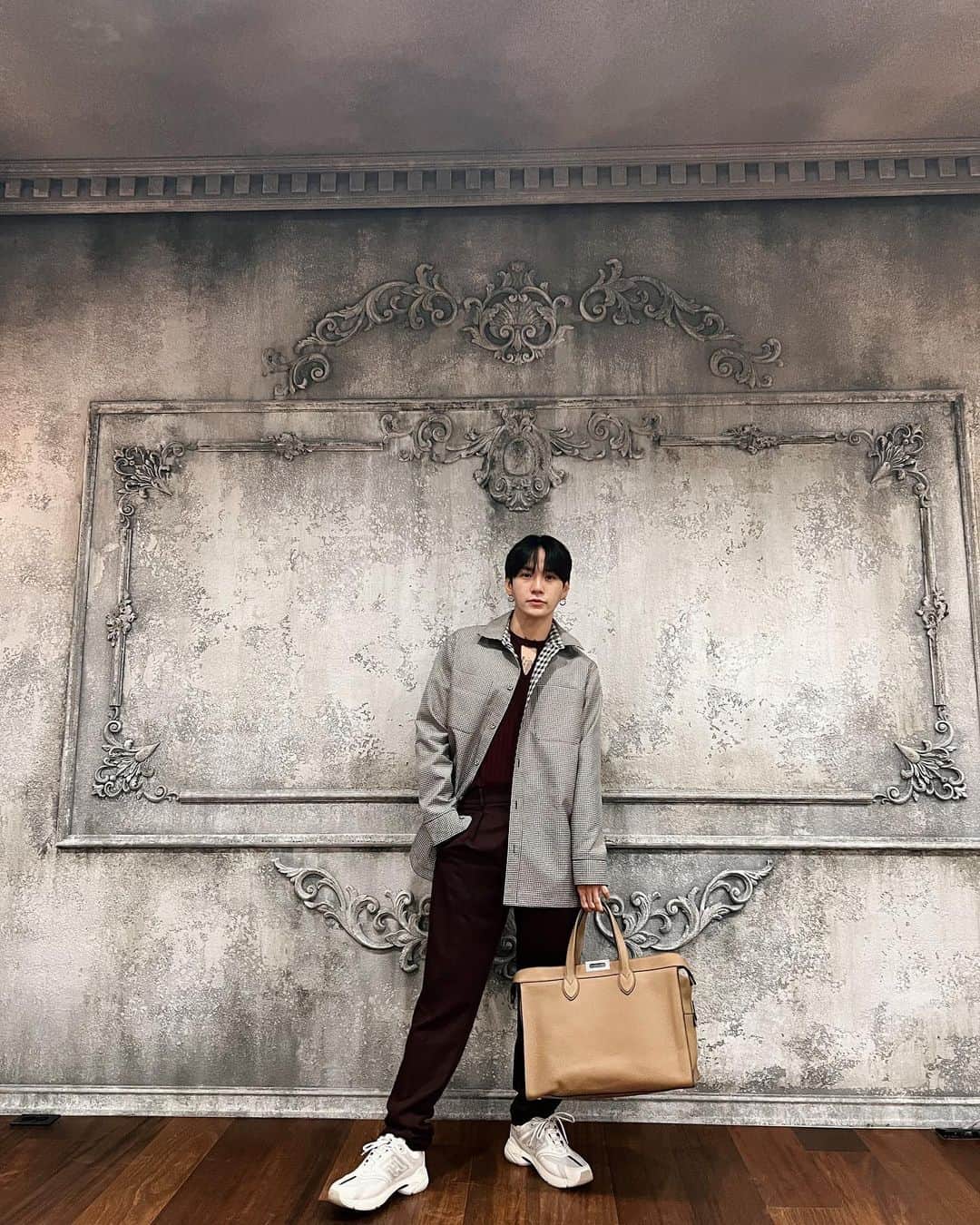 クォン・ヨンドンさんのインスタグラム写真 - (クォン・ヨンドンInstagram)「#광고 @fendi 22FW Collection 펜디 패스터 스니커즈 & 피카부 아이씨유 포티8 ...