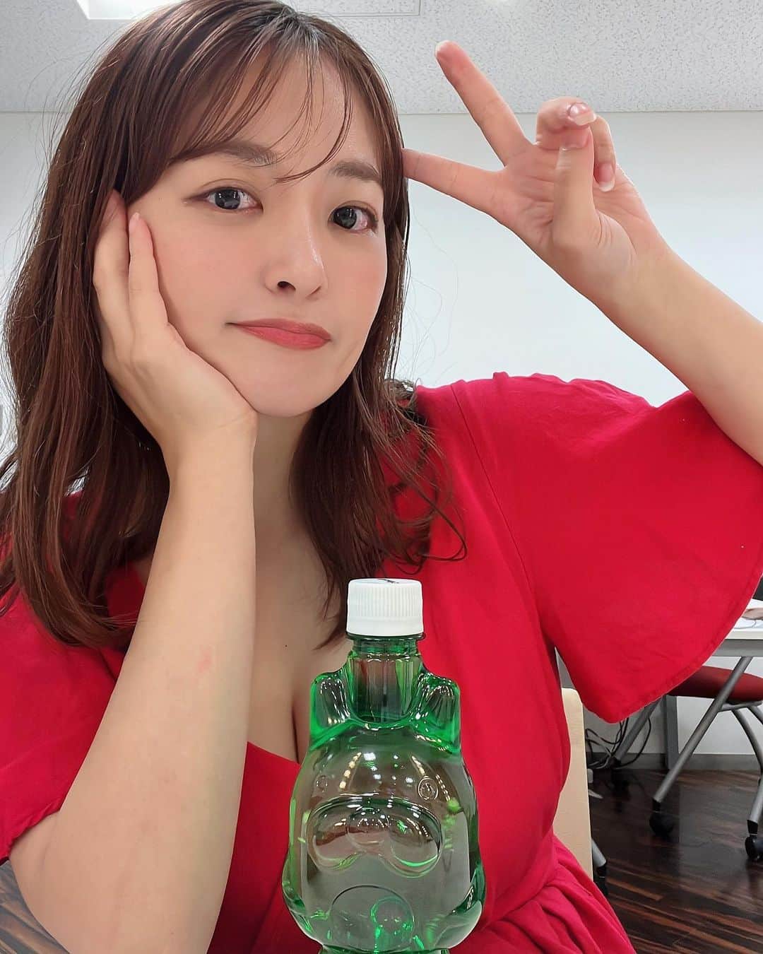 柳瀬さきさんのインスタグラム写真 - (柳瀬さきInstagram)「Abema『ミッドナイト競輪』 ありがとうございました🚴 衣装は赤だけど ...