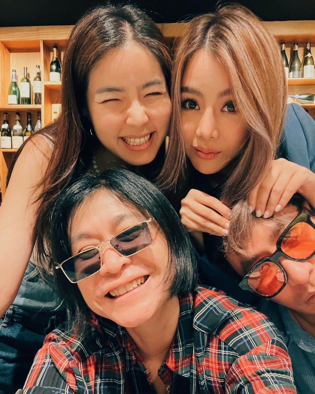 GYEON SEOさんのインスタグラム写真 - (GYEON SEOInstagram)「_* loudest ganggg 🍾🍾 ...