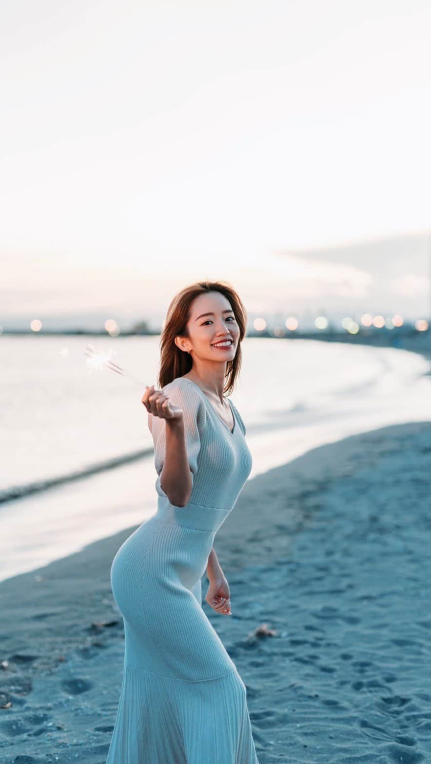 柳本絵美さんのインスタグラム動画 - (柳本絵美Instagram)「今年最初で最後の花火🎇 📷 @akira.photographer」9月25日 21時03分 - emiyanagimoto