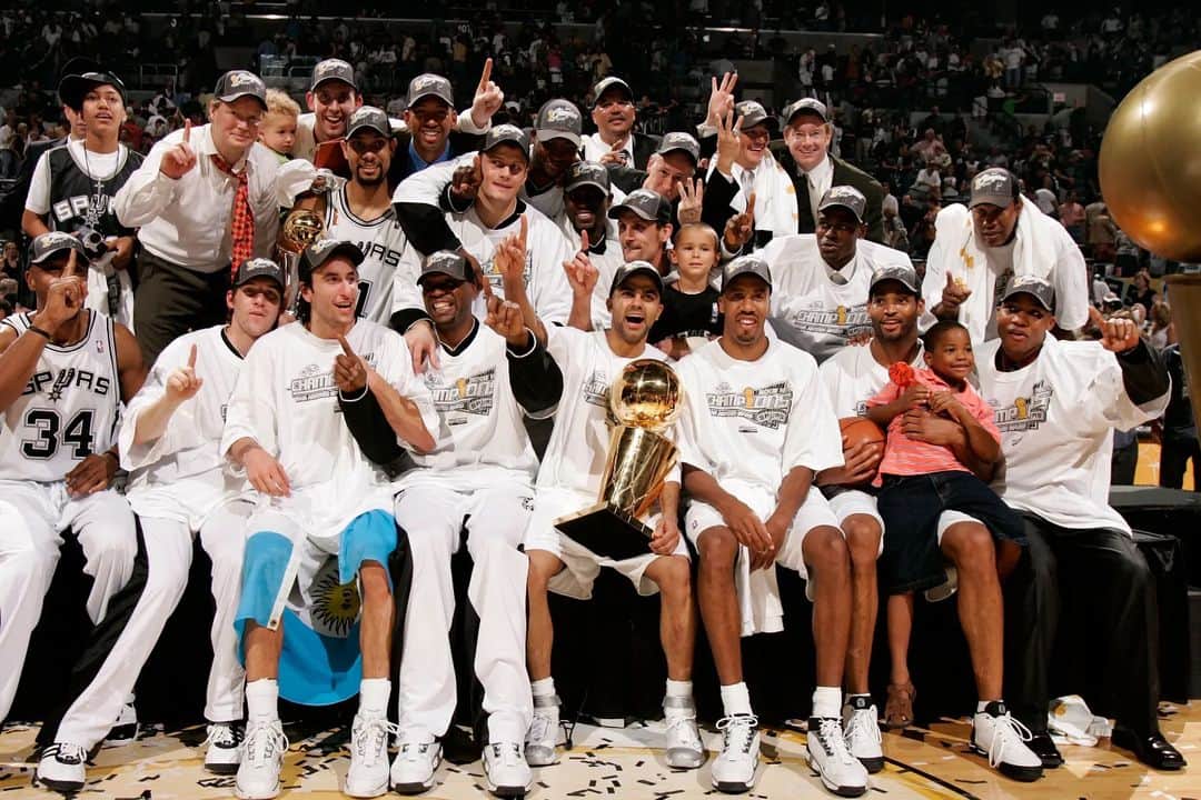 マヌ・ジノビリさんのインスタグラム写真 - (マヌ・ジノビリInstagram)「About my San Antonio run. 16 ...