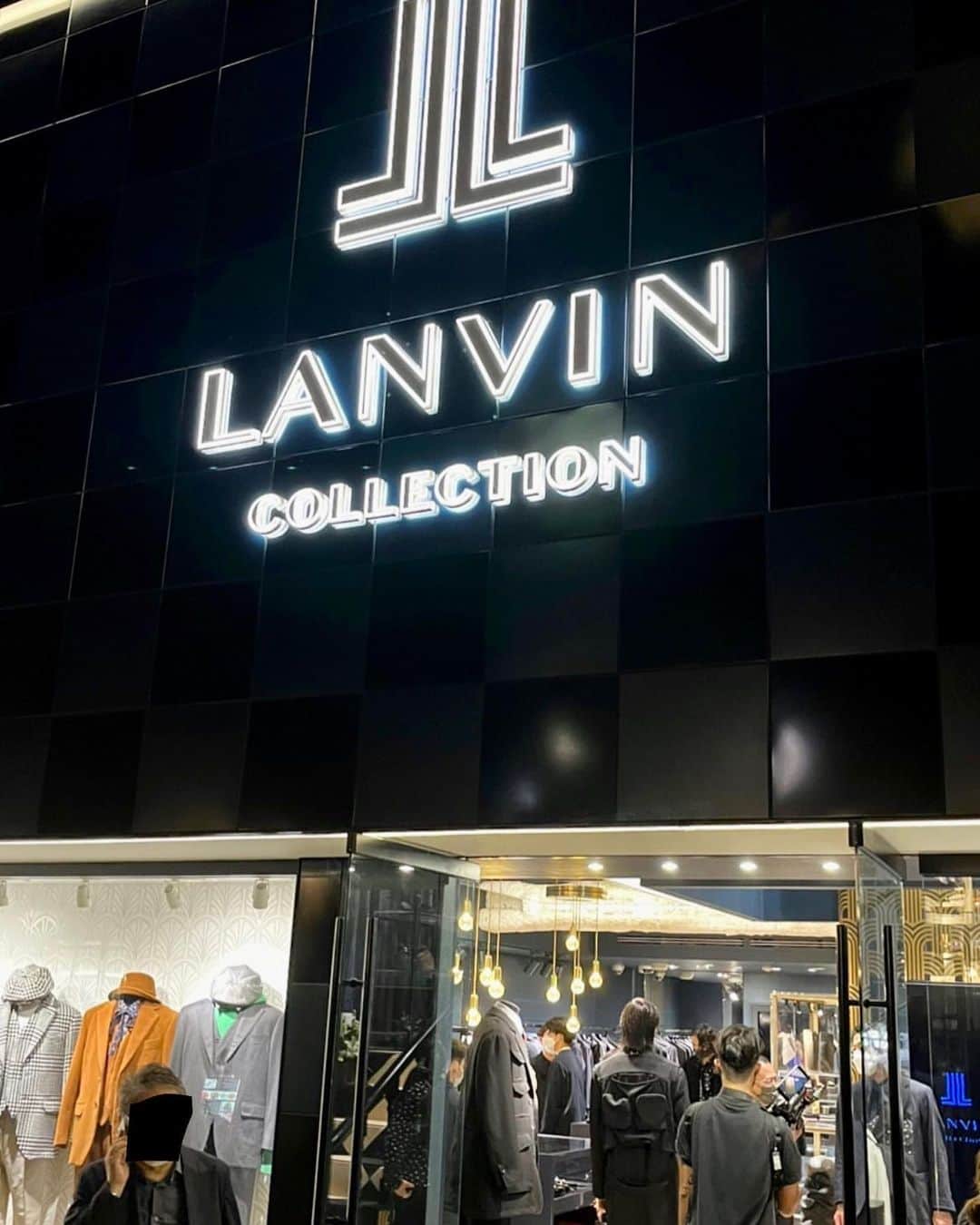前田典子さんのインスタグラム写真 - (前田典子Instagram)「週末は @lanvincollection_mens #ランバンメンズコレクション🖤💙 #祐真朋樹 氏が ...