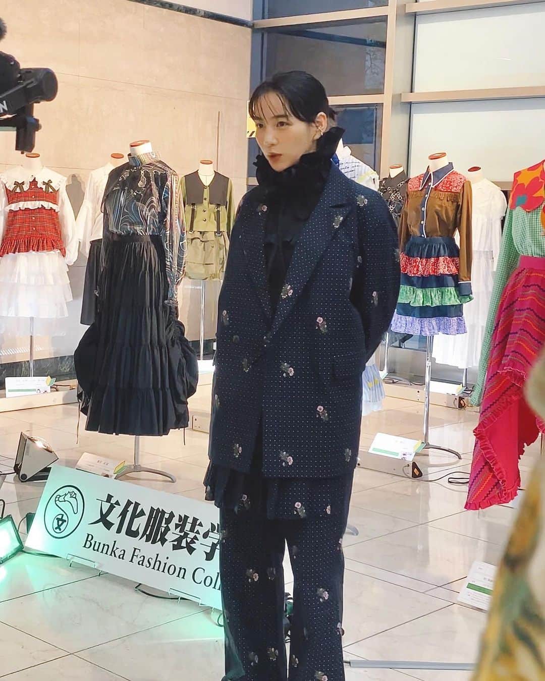 のん（能年玲奈）さんのインスタグラム写真 - (のん（能年玲奈）Instagram)「#のんやろが のオフショット。 #文化服装学院 、楽し ...