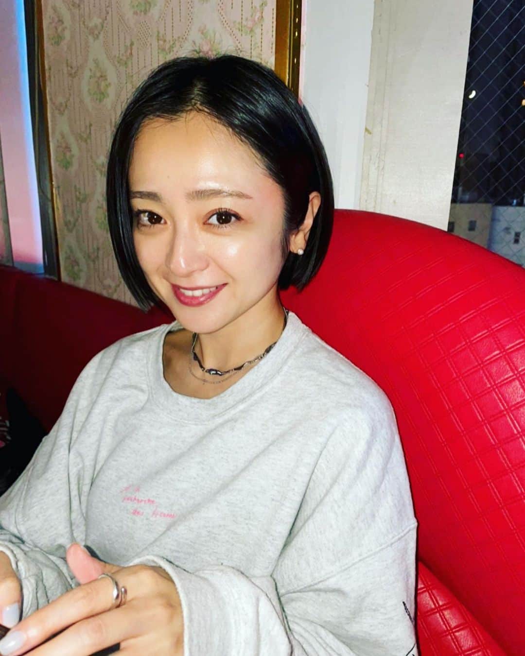 安達祐実さんのインスタグラム写真 安達祐実instagram 「 ️ ️ ️ 笑うと青筋出るの、 なんとかしたい🤣」10月21日 14時
