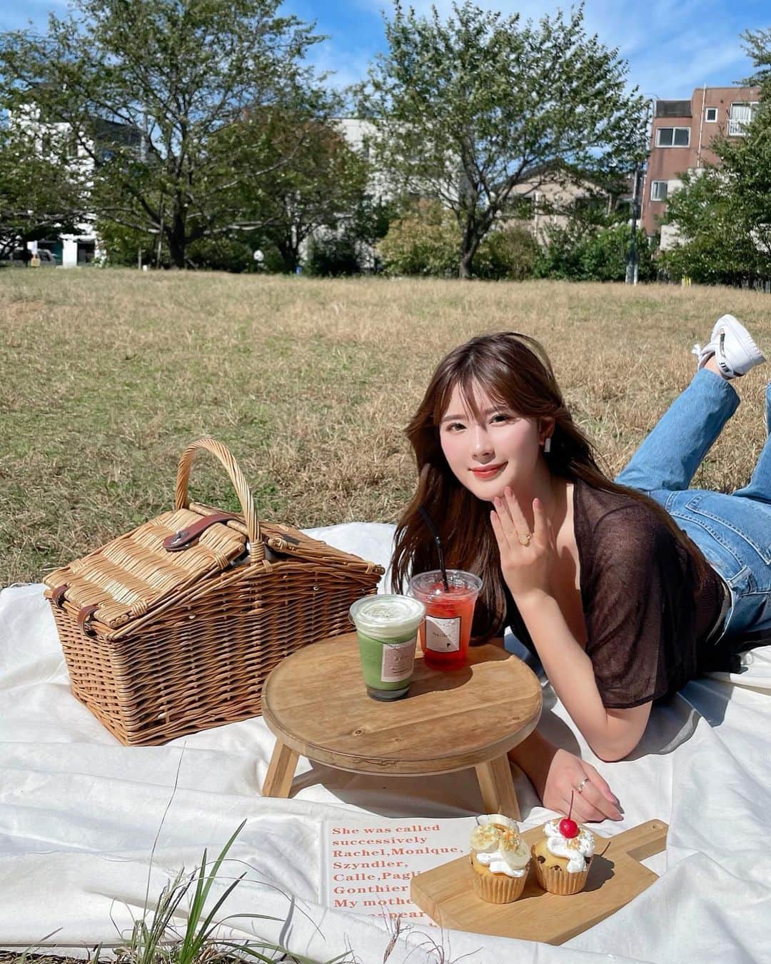 伊藤奈月さんのインスタグラム写真 - (伊藤奈月Instagram)「⁡ 秋のピクニック🧁🌿 ⁡ カフェnuiboxさんでは、 " ピクニック " っていうプランがあるみたい🧚🏻‍♀️ ⁡ ...