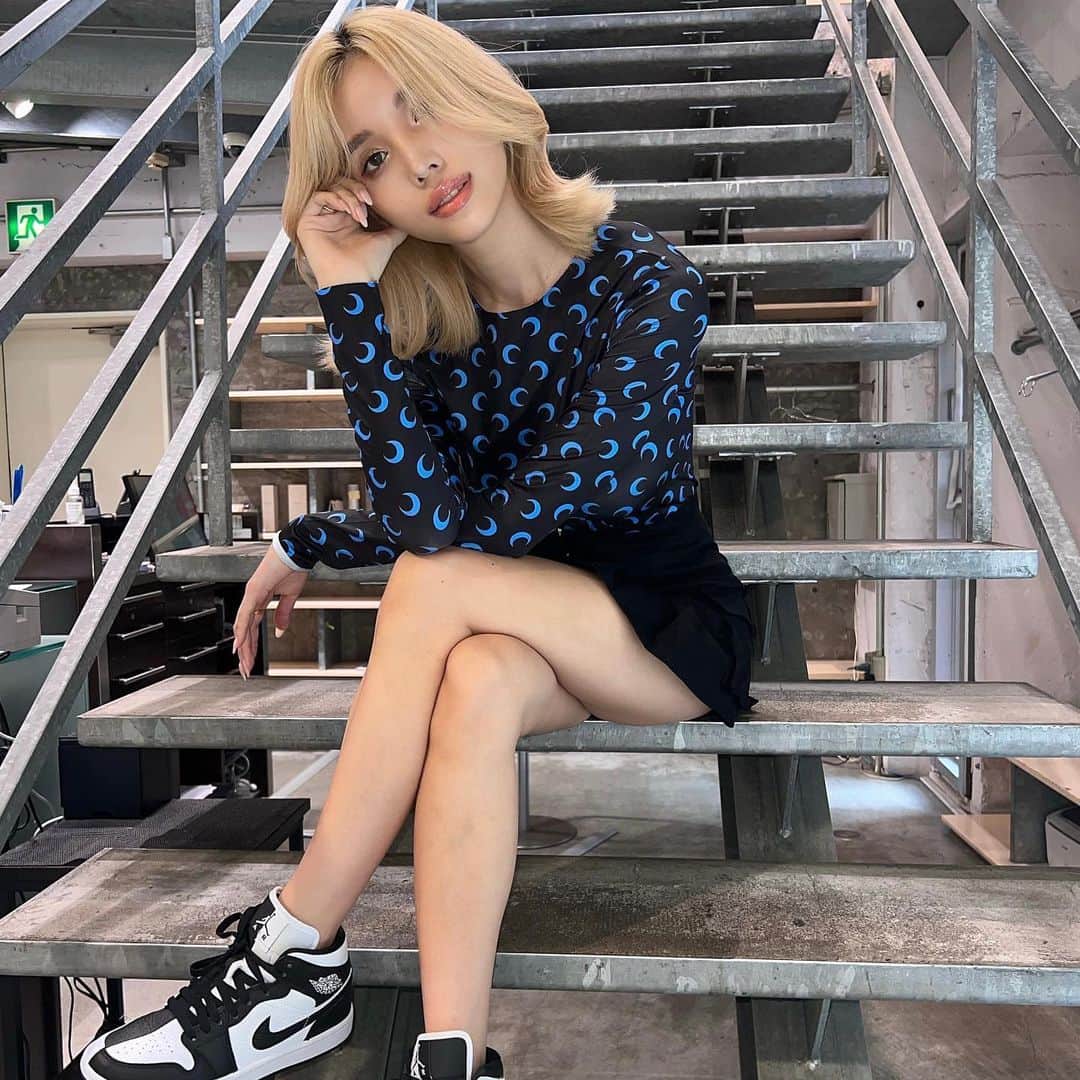 REONAさんのインスタグラム写真 - (REONAInstagram)「Autumn is here💙🖤」10月8日 21時01分 - reona.0504